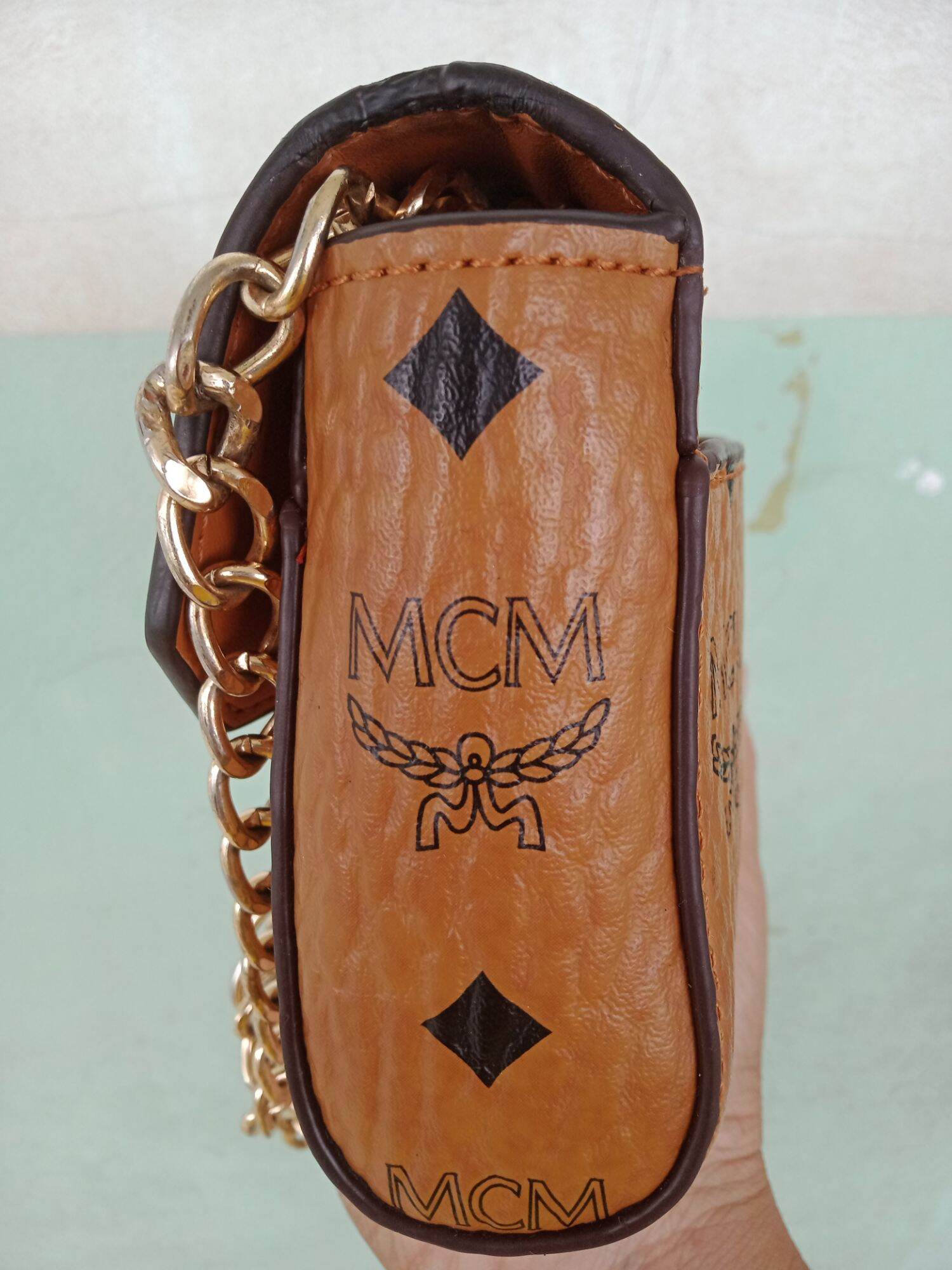 กระเป๋าสะพายข้างหนังแท้ แบรนด์ MCM made in Korea ไซส์ 7.5 นิ้ว สูง5 ...