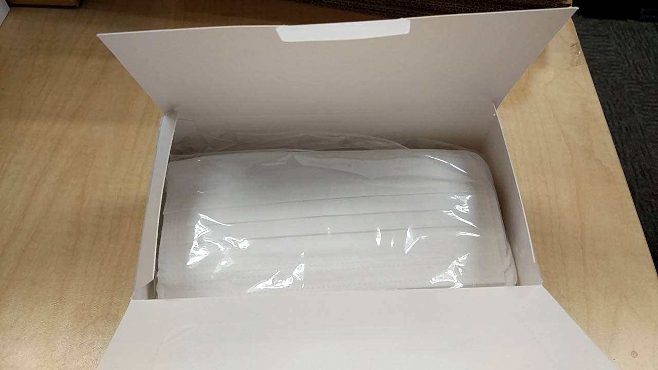 หน้ากากอนามัย Emily Mask หน้ากากอนามัย 3 ชั้น กรองแบคทีเรีย 99 หายใจ ...