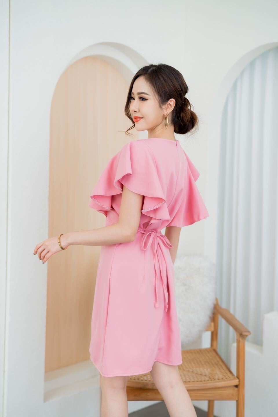 เดรสคอวีแขนระบายแต่งกระดุมมุข งานป้าย modish - Cute apparel - ThaiPick