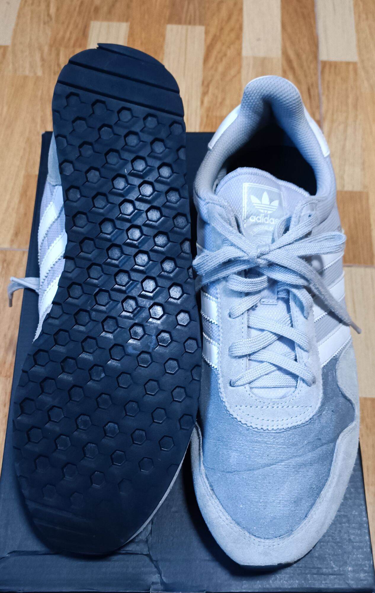 adidaรองเท้าลำลองรองเท้ากีฬา ขนาด EU 45 CM29. (เบอร์ 45ยาว 29.5 ...