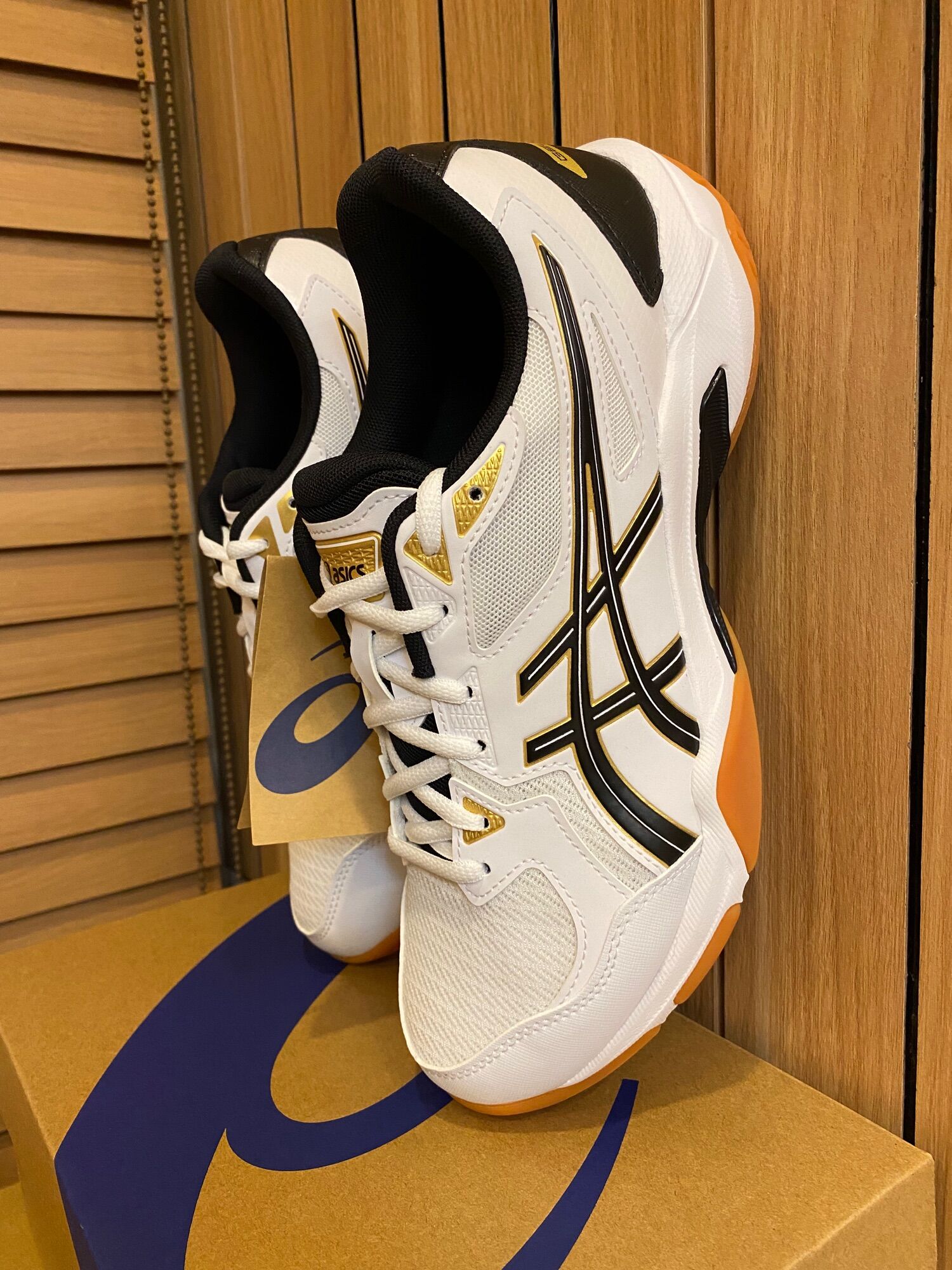 รองเท้าแบดมินตัน Asics Gel Rocket 10 ราคาลดเหลือคู่ละ 2290 บาท SIZE ...