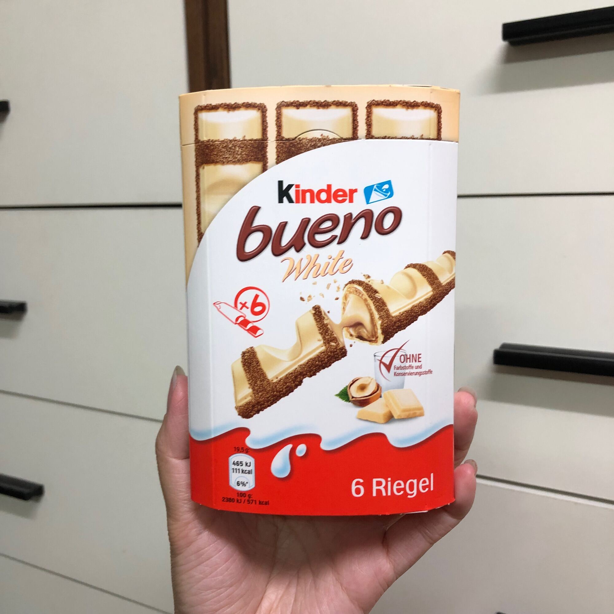 Kinder Bueno White คินเดอร์บูเอโน่ เวเฟอร์สอดไส้ไวทย์ช็อกโกแลตเฮเซลนัท ...