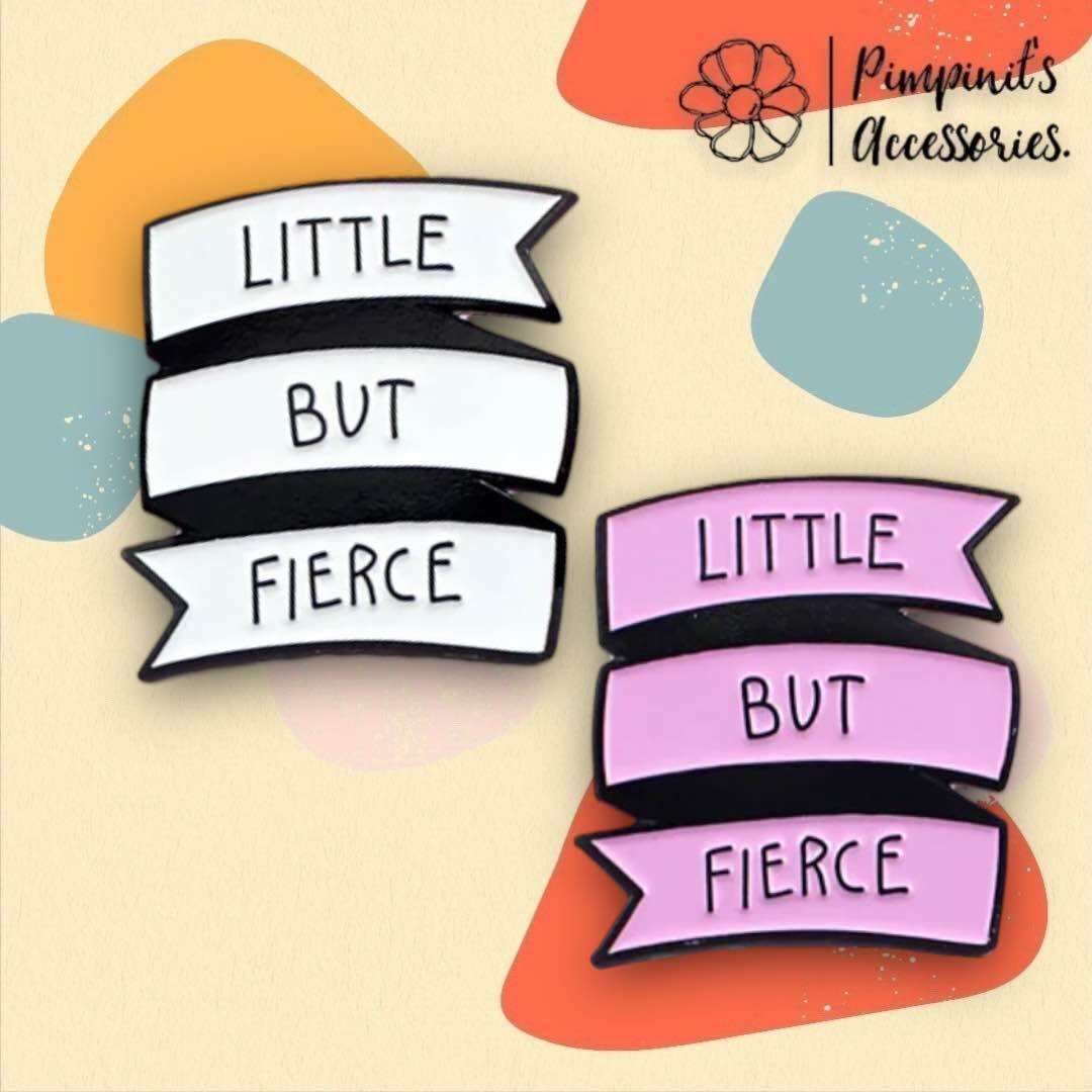 ʕ ᴥʔ พร้อมส่ง เข็มกลัดเซ็ทข้อความ LITTLE BUT FIERCE LITTLE BUT FIERCE ...