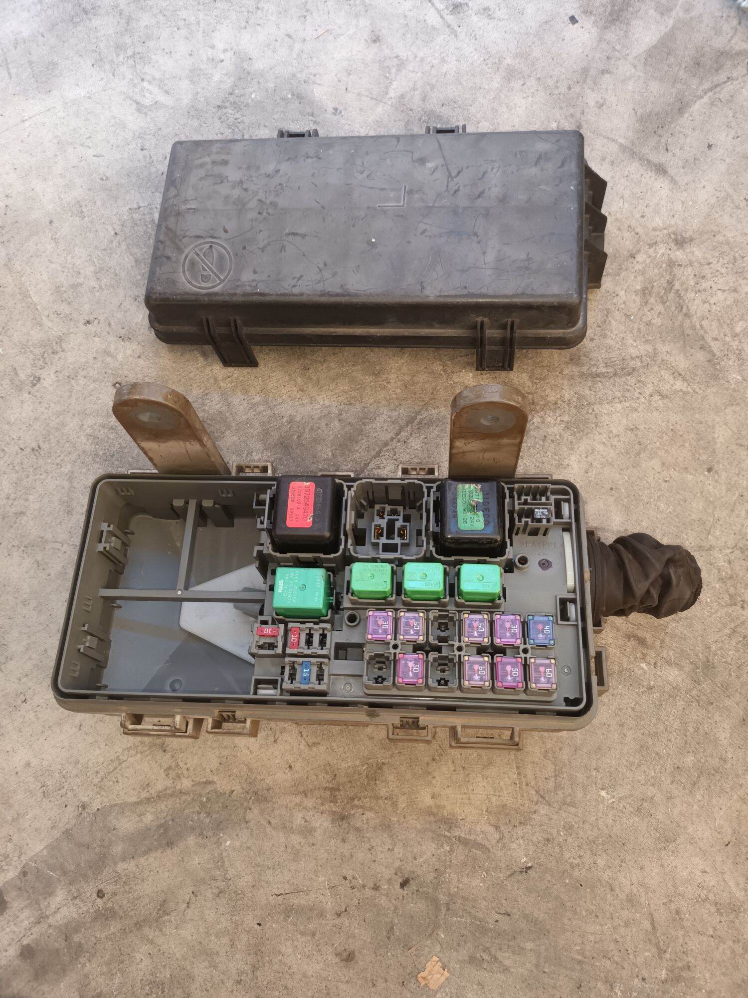 แผงรีเลย์ ฟิวส์ 24V.อีซูสุ เดก้า เอ็นพีอาร์ MLR NLR 130 HP. | Lazada.co.th