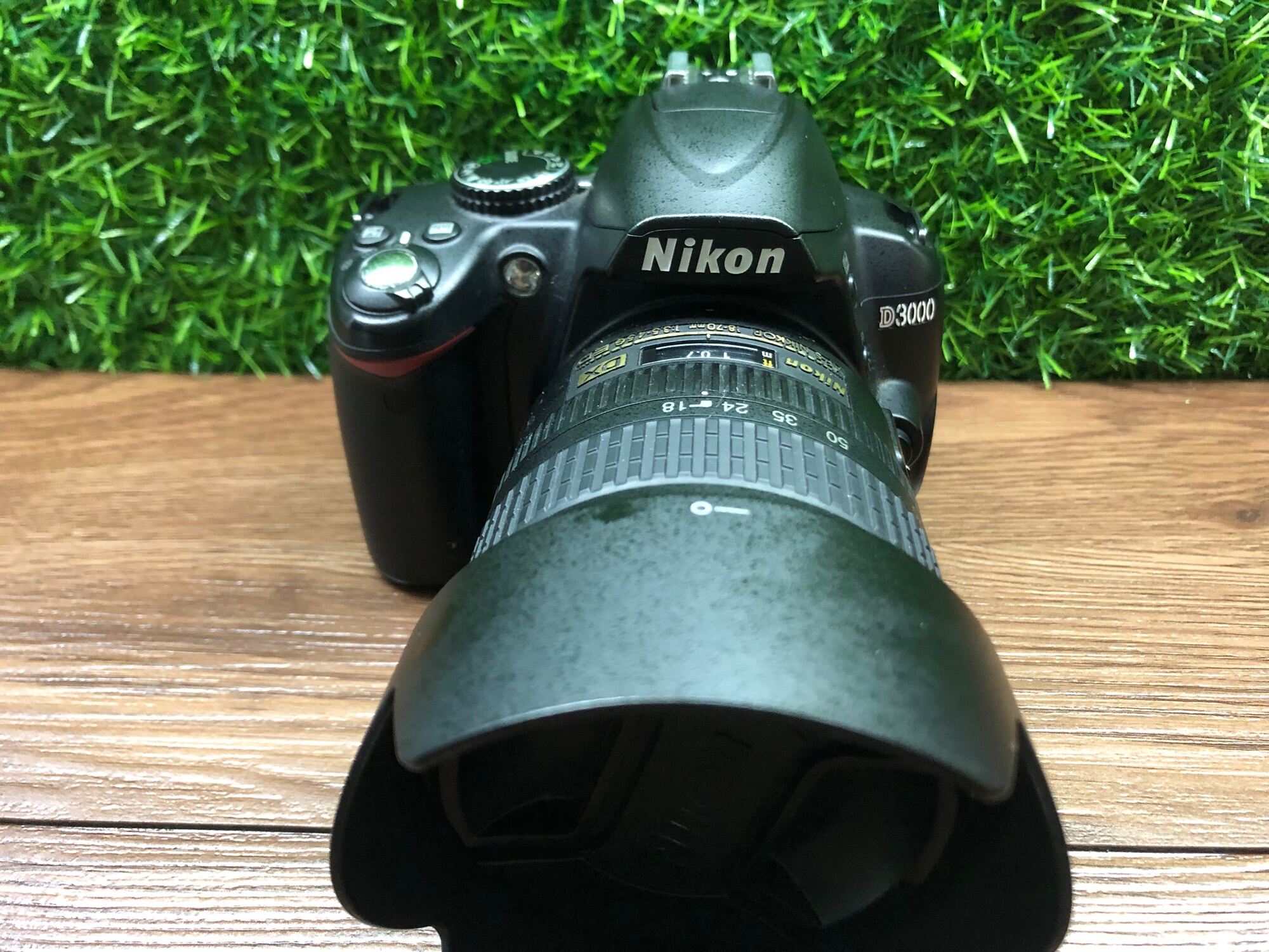 Nikon D3000 - A two hands - ThaiPick