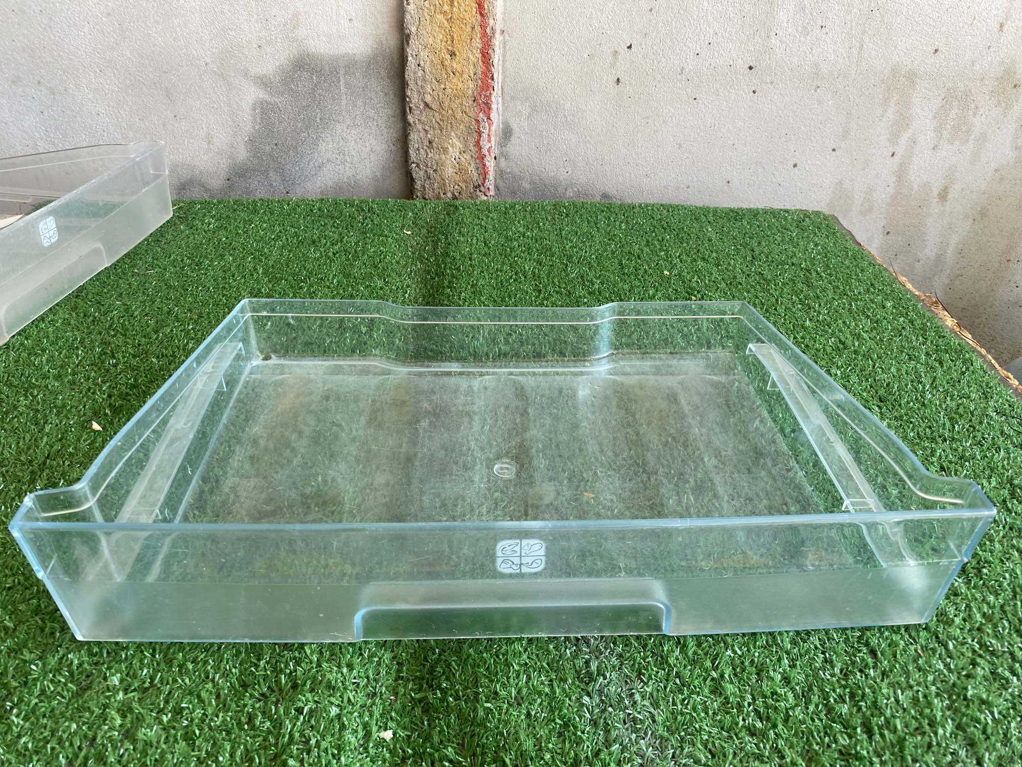 ถาดชั้นรองน้ำใส่ของใต้ช่องฟิตในตู้เย็น ซัมซุง รูน้ำทิ้งมุมข้าง มือ2 ...