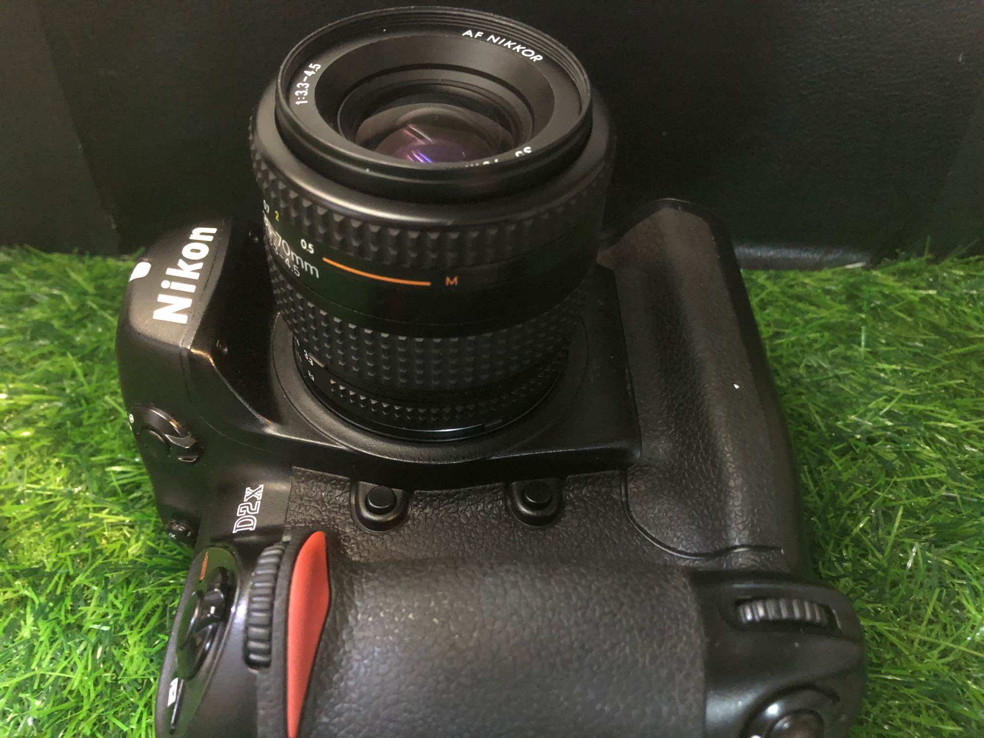 กล้อง nikon D2x - A two hands - ThaiPick