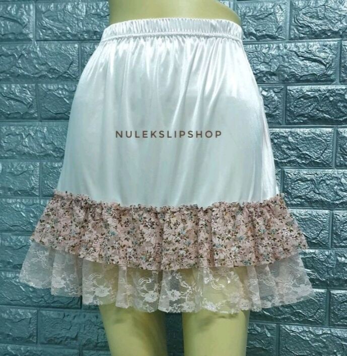 กระโปรงซับในต่อชายผ้าลายอกไม้สลับลูกไม้ สีชมพู - Nulek slip shop - ThaiPick