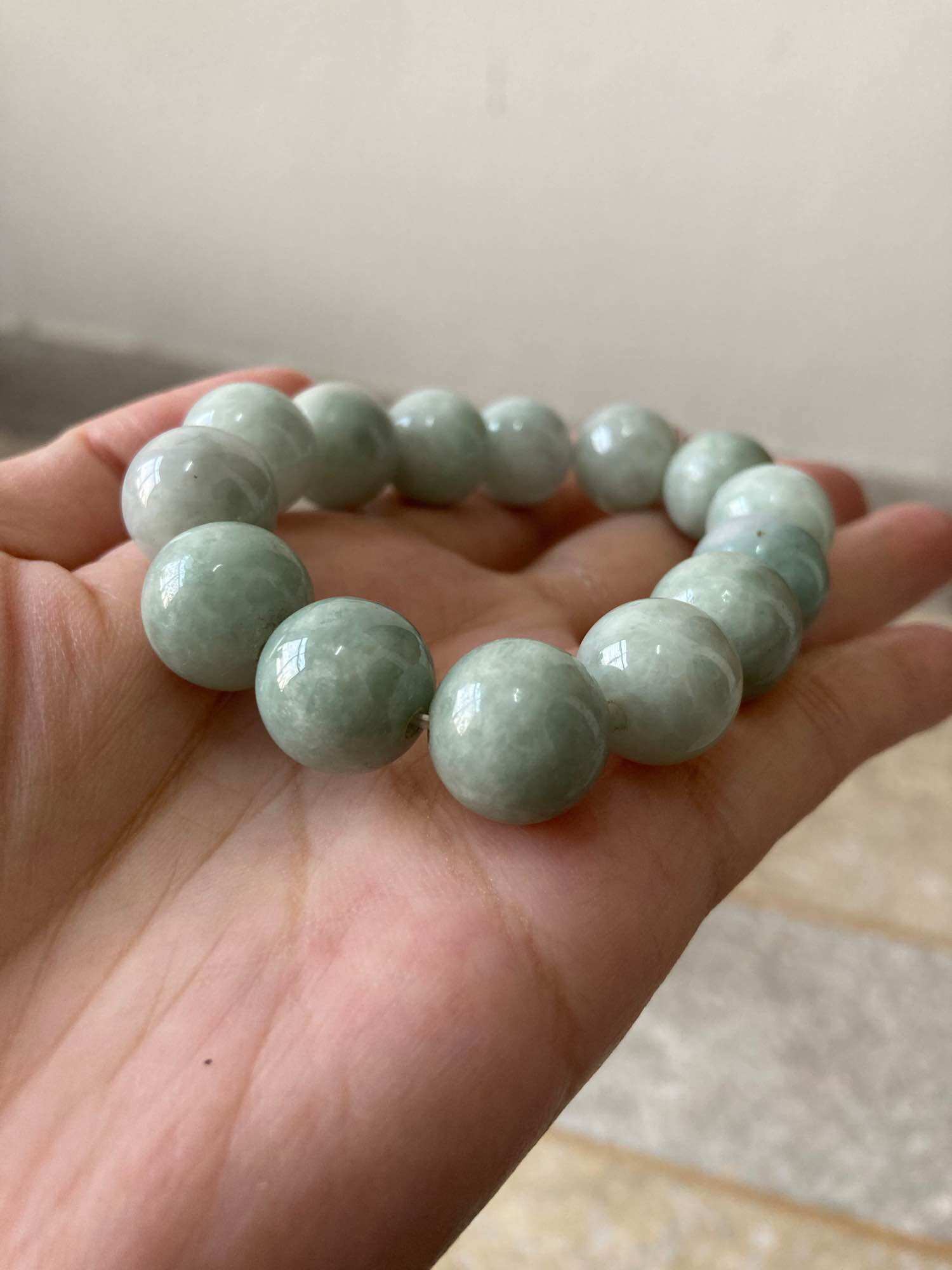 สร้อยข้อมือหยกดิบแท้ Jadeite Type A สีเขียวพาสเทลขนาดประมาณ 14 มม. ...