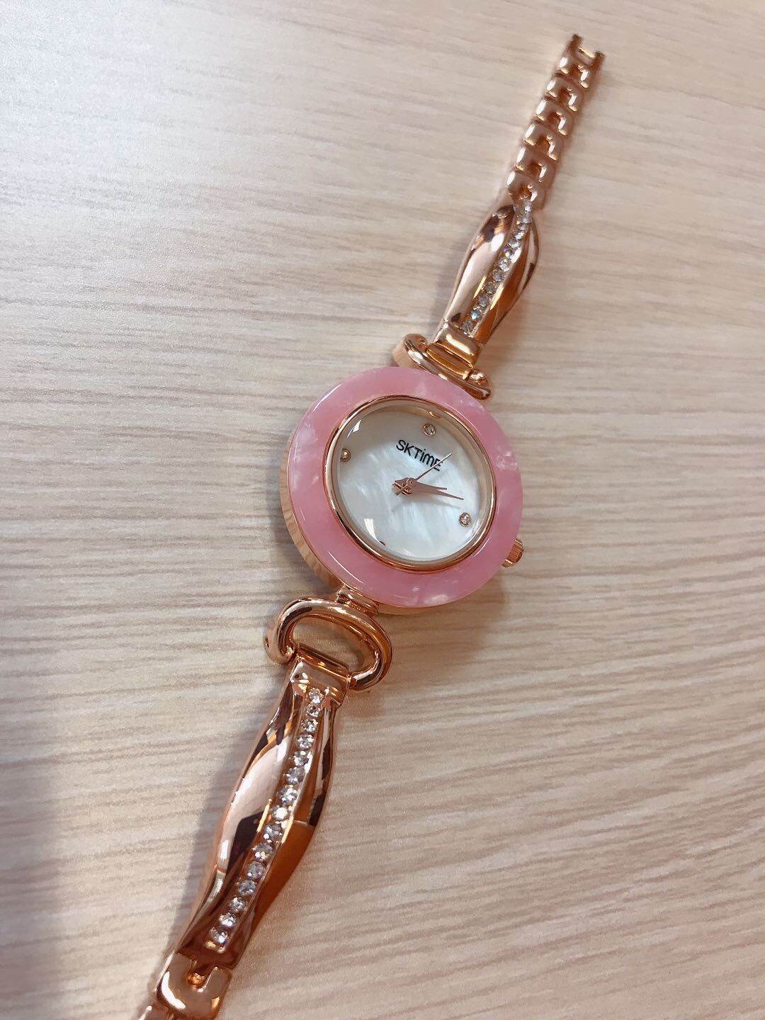 นาฬิกาข้อมือผู้หญิง SK Time แบบสร้อยเปลี่ยนหน้าปัดได้ถึง 5 สีพร้อมกล่อง ...