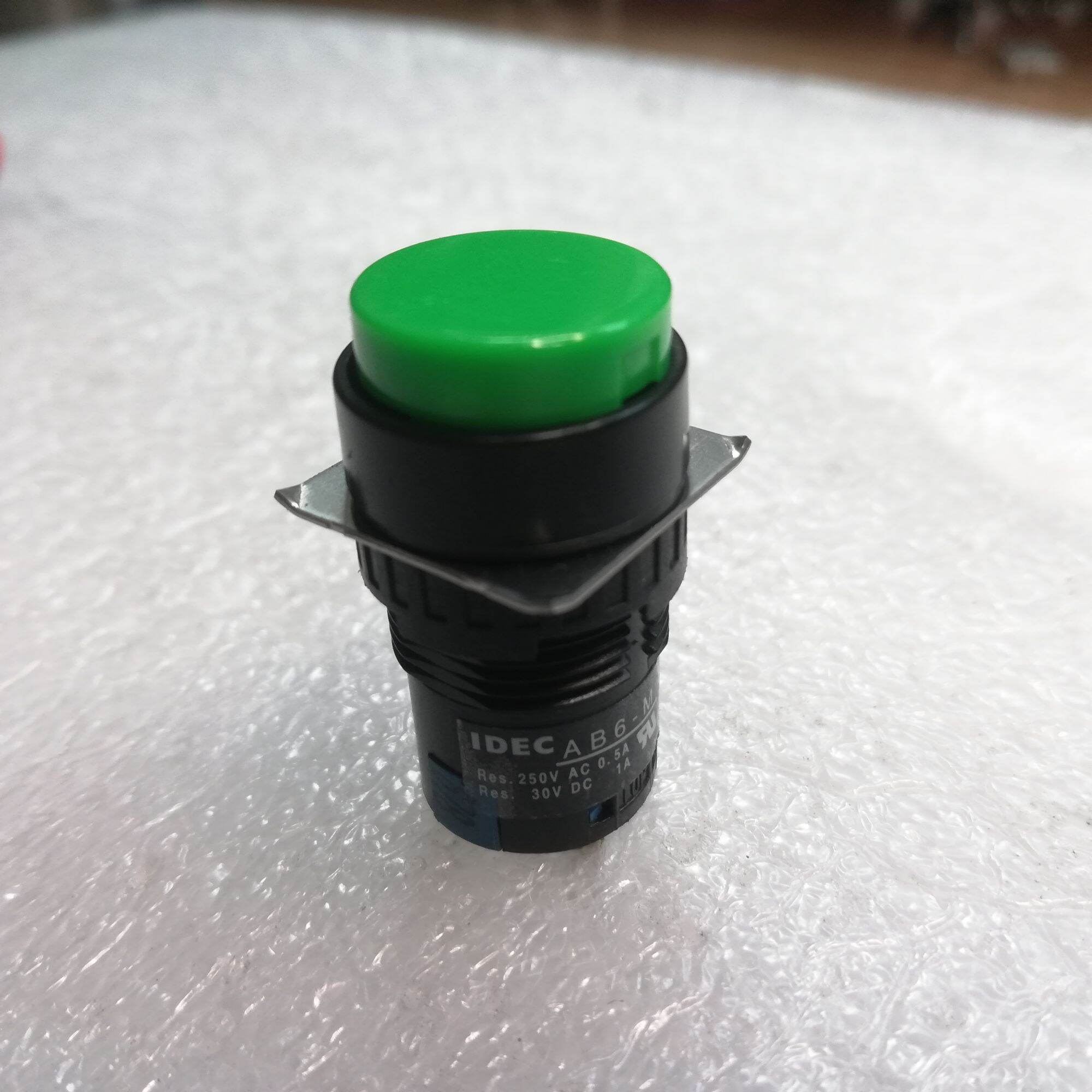 Push Button Switch ปุ่มกดสวิตช์ ยี่ห้อ Idec - Rojhanin Usedmachine shop ...