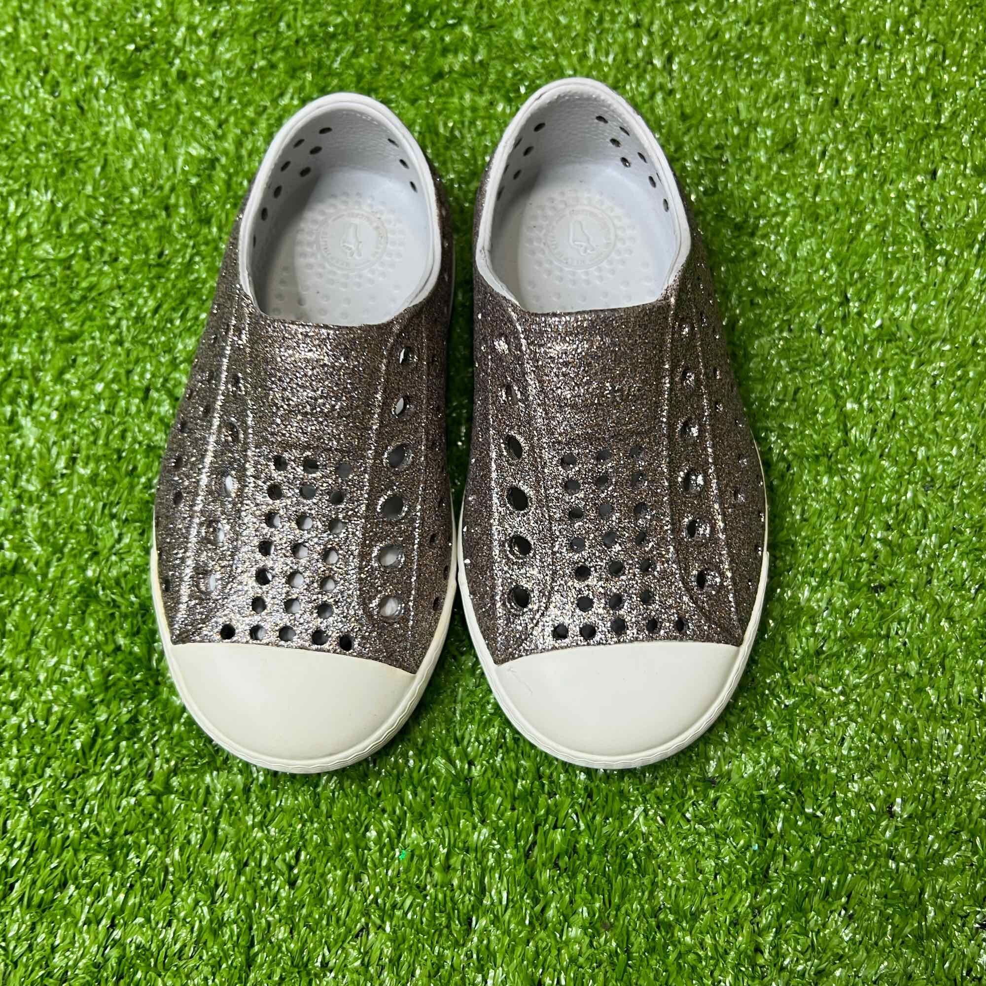 รองเท้าเด็กมือสอง (Native) - Nishcha Shop - ThaiPick