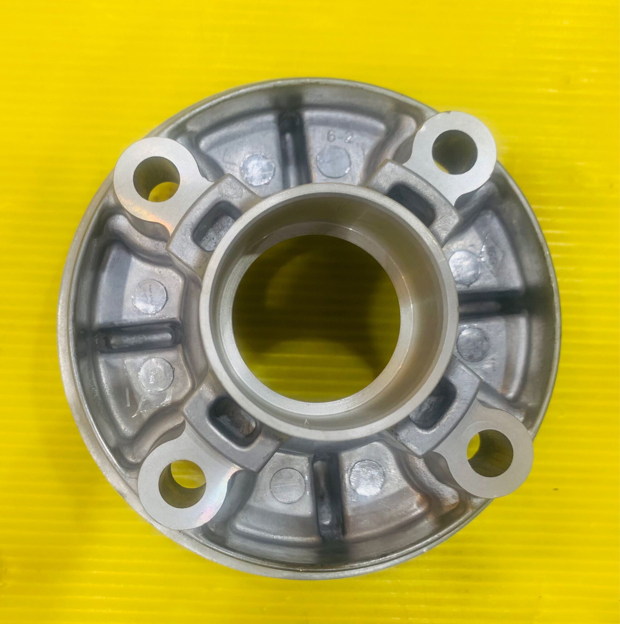 ดุมสเตอร์หลัง Spark-115i แท้ YAMAHA 16S-F5366-00 - FF motor 2022 - ThaiPick