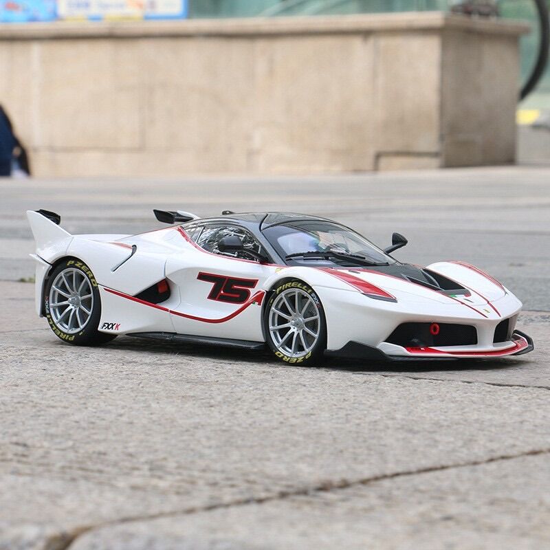 รถ 1:18 Ferrari Signature Series รุ่น FXX K [Bburago] - PKTOY - ThaiPick