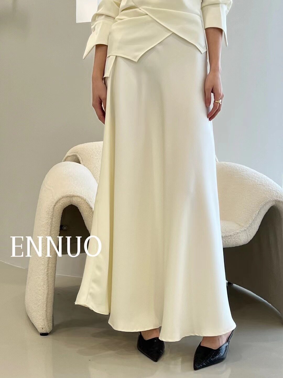 Ennuo กระโปรงครึ่งท่อนผ้าซาตินมีดีไซน์นิยมในคนกลุ่มหนึ่งสำหรับฤดูใบไม้ ...